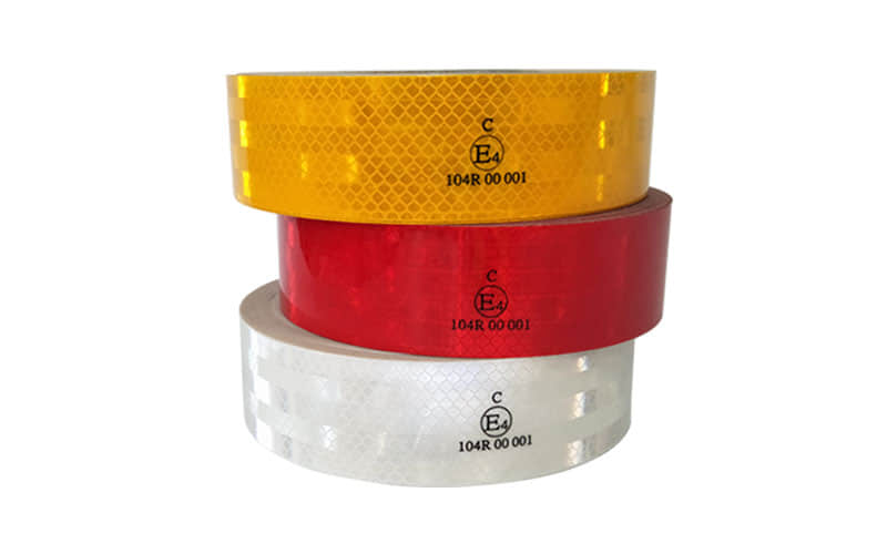 Reflection sticker with diamond grade micro-prismatic structures ...